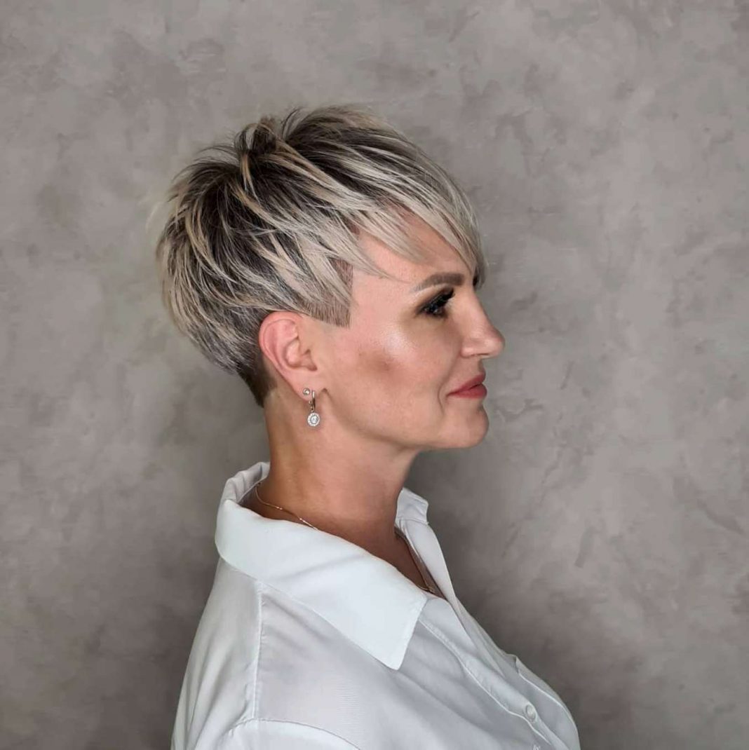 Samantha Davis Short Hairstyles - Likeeed