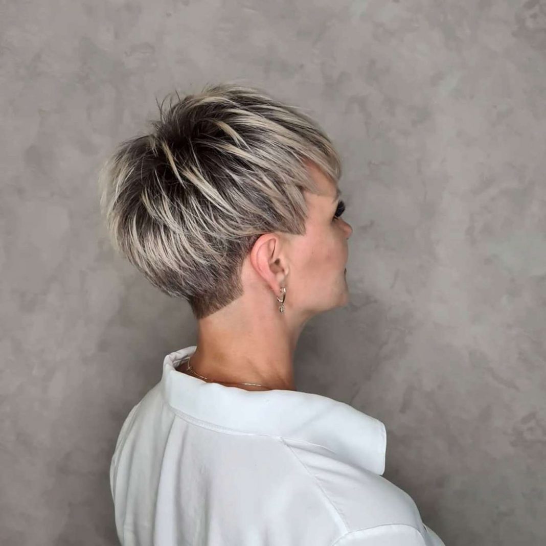 Samantha Davis Short Hairstyles - Likeeed
