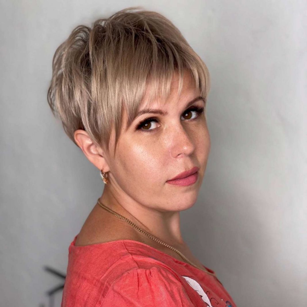 Alexandra Brown Short Hairstyles - Likeeed