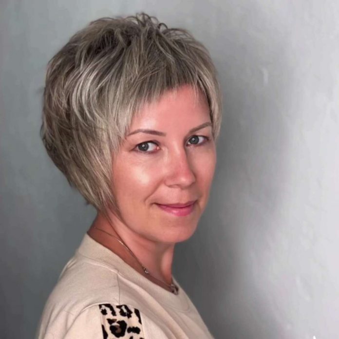 Polly Evans Short Hairstyles - Likeeed