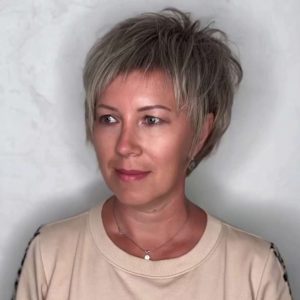 Polly Evans Short Hairstyles - Likeeed